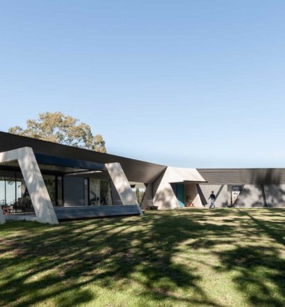 LIVING SCREEN HOUSE, SYDNEY CUSTOM HOMES MAGAZINE