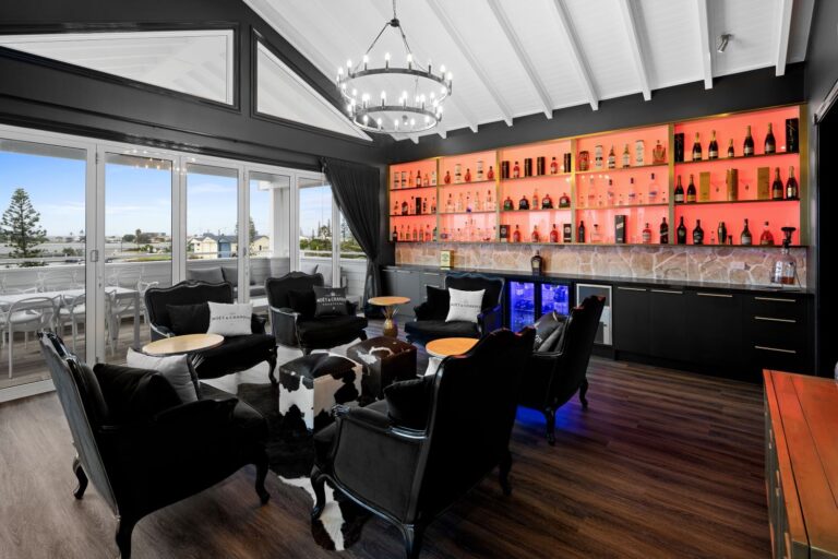 Raby Bay Beauty - Custom Homes