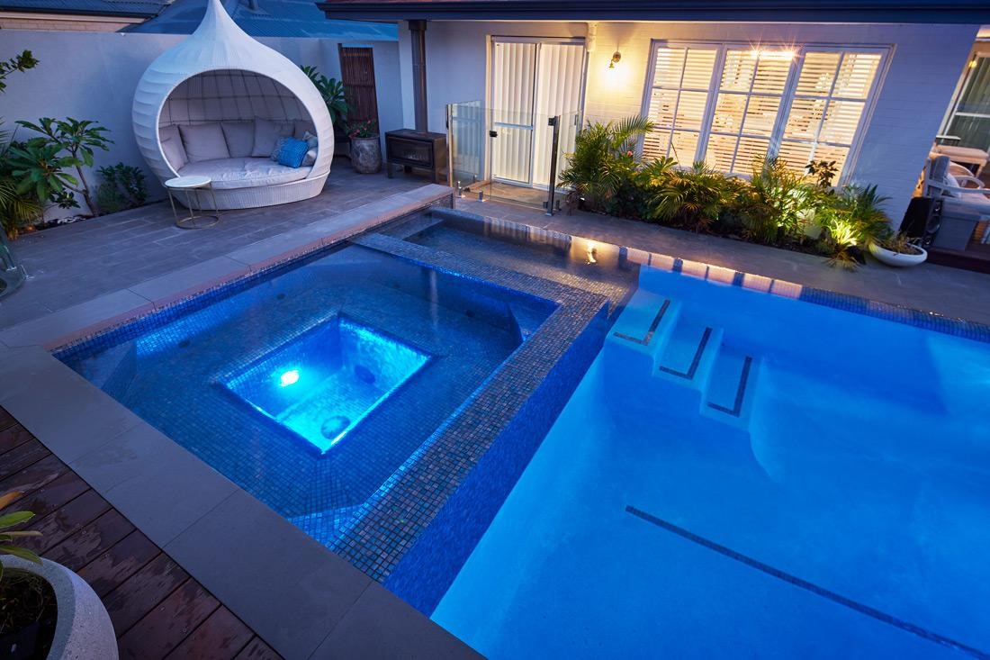 Luxury Home Resort-style Pool - Custom Homes