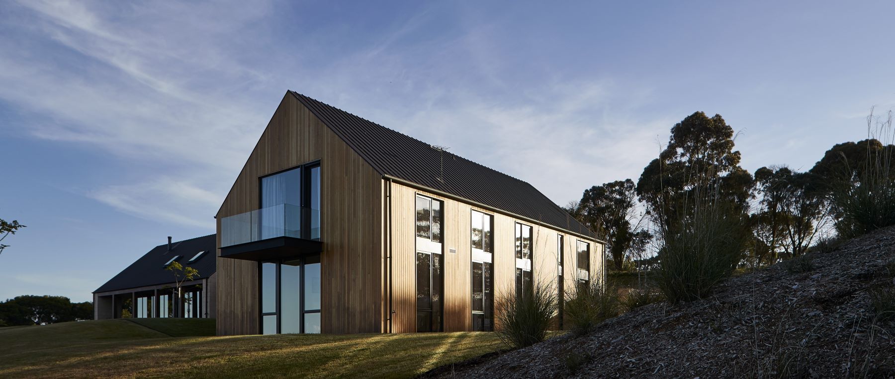 Modern Barnhouse Mornington by Flinders Custom Builders