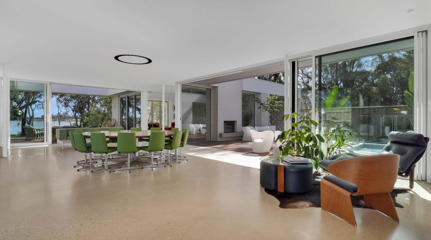 Mid-Century Modern Lakehouse - Custom Homes