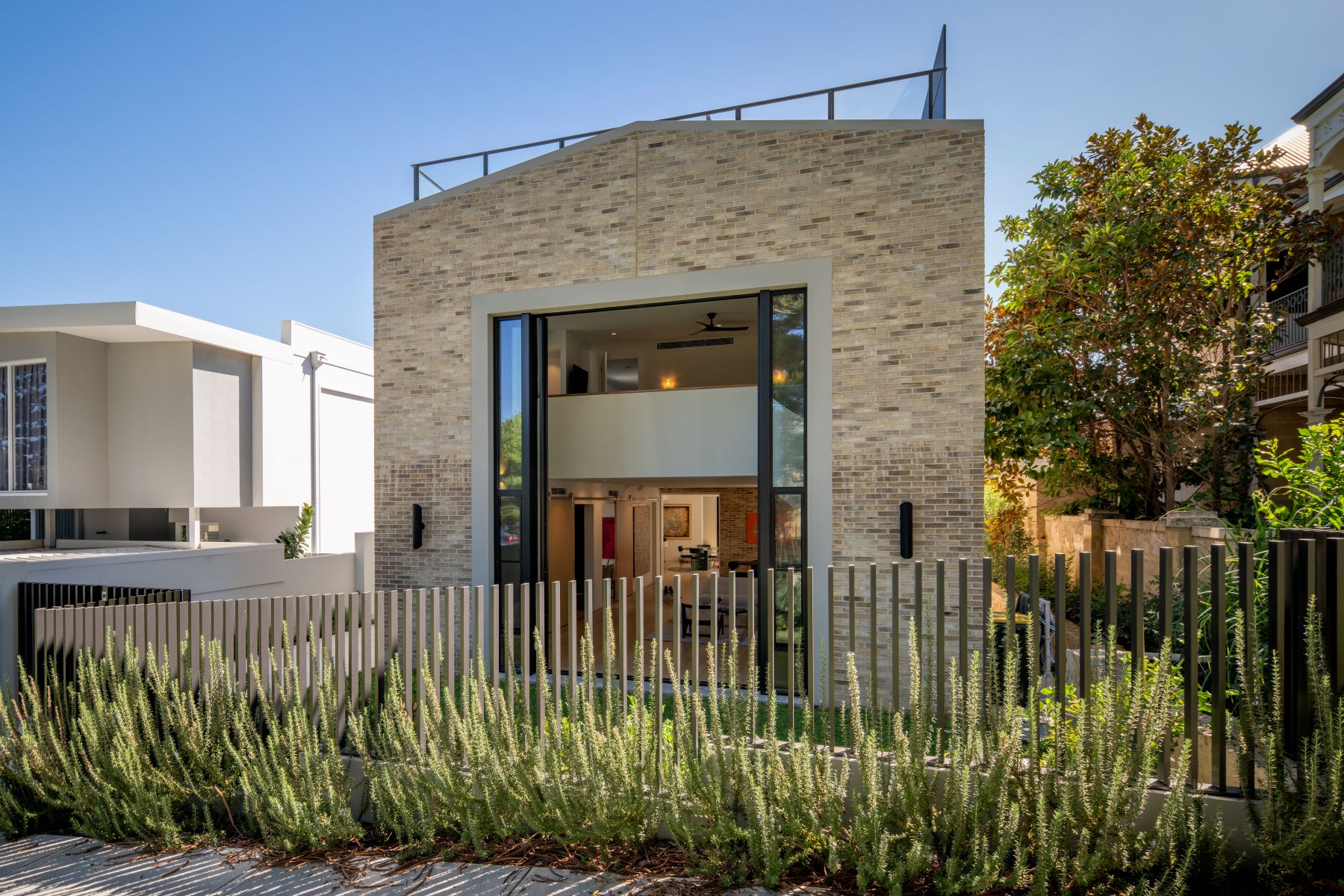 Narrow Block Wonder - Custom Homes