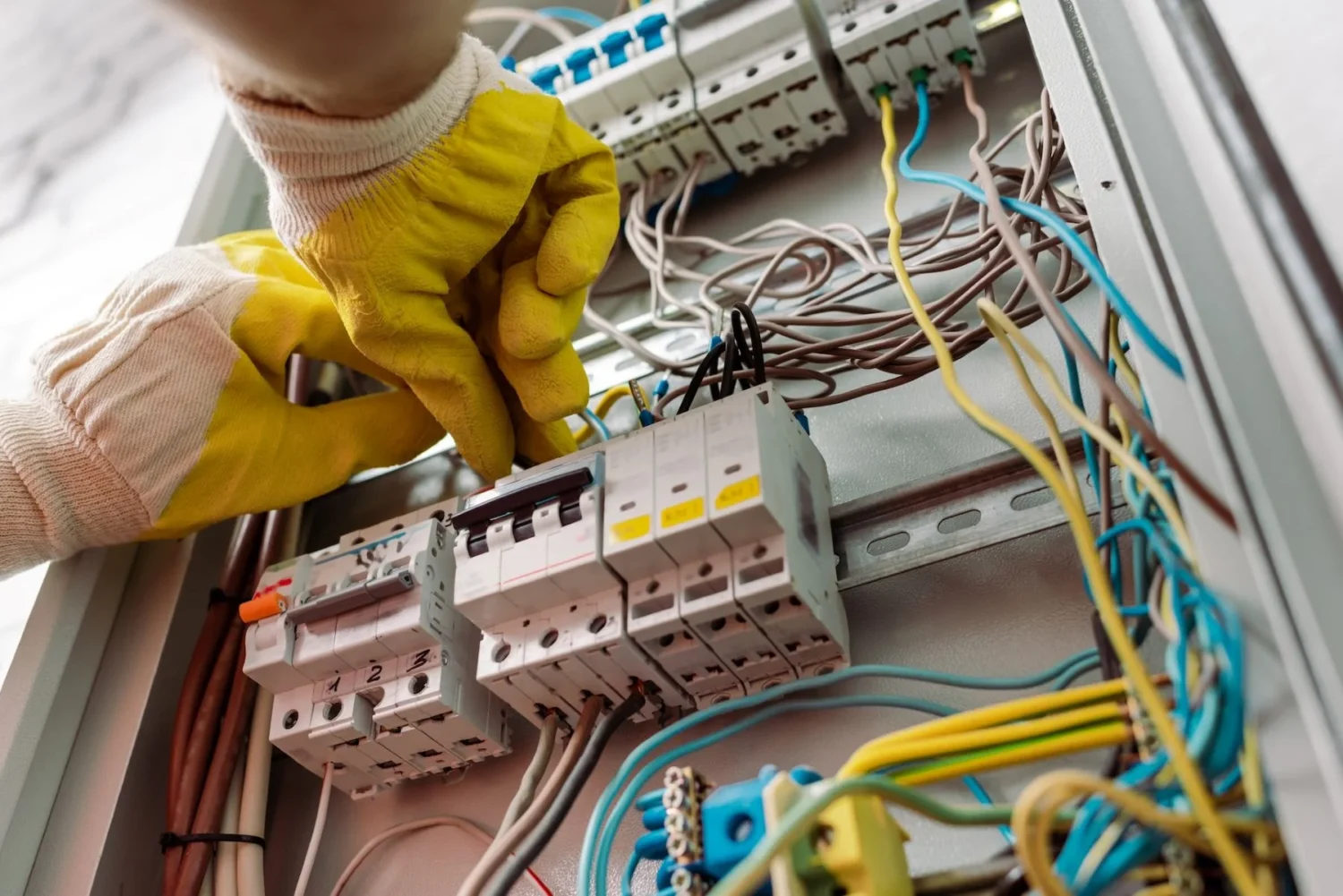 When Should You Call an Electrician? 10 Warning Signs to Watch For ...